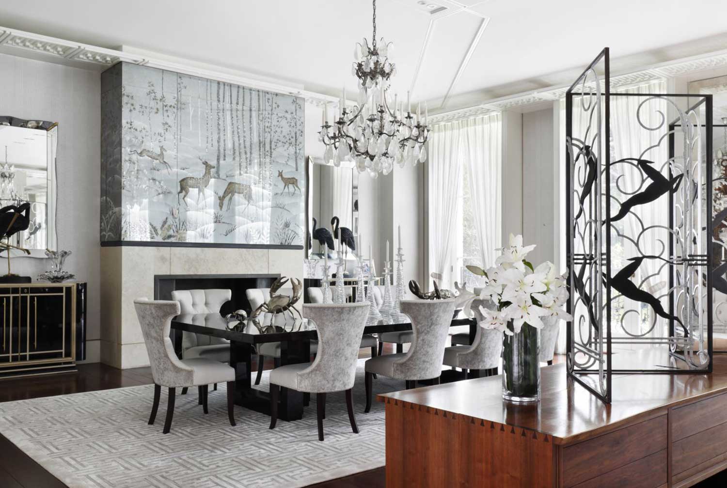 How to Style Black Furniture in Your Interior